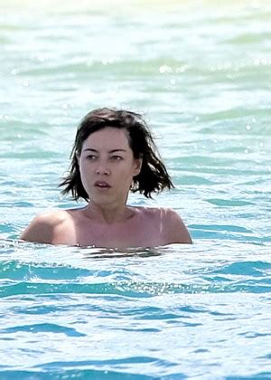 Aubrey Plaza Bikini Candids At A Beach In Hawaii Gotceleb