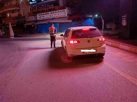Alanya da yapılan trafik uygulamasında 18 araç trafikten men edildi 4