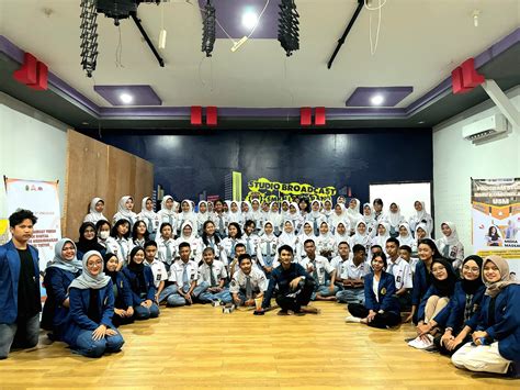 Edukasi Konten Digital Marketing Mahasiswa Ilmu Komunikasi USM Dorong
