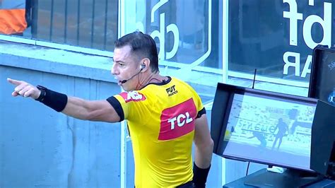 Vídeo Claus recomendo a revisão CBF divulga áudio do VAR em gol
