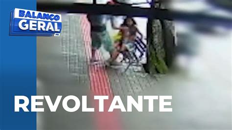 Câmera de segurança flagra homem agredindo mulher e criança em