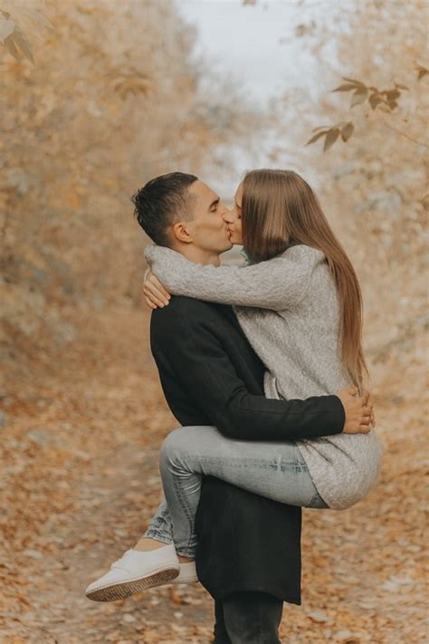 14 Examples And Steps To Hug A Girl With Pictures Dating Armory