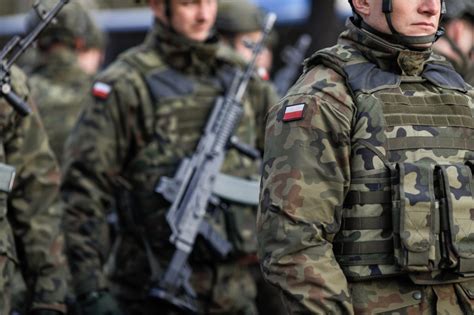 Po nowym roku wojsko wezwie 230 tys Polaków Wezwanie przyjdzie listem