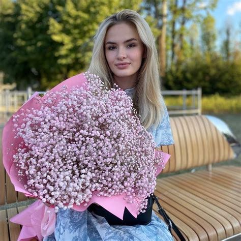 Polina24 27 On Threads