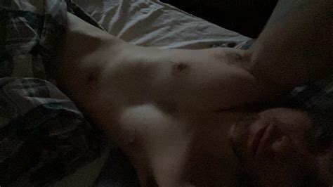 Who Sleeps Naked Too Scrolller