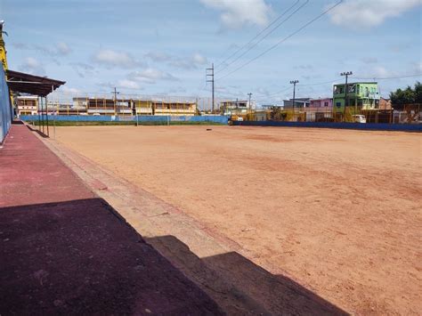 Três pessoas são baleadas em tentativa de homicídio em campo de futebol