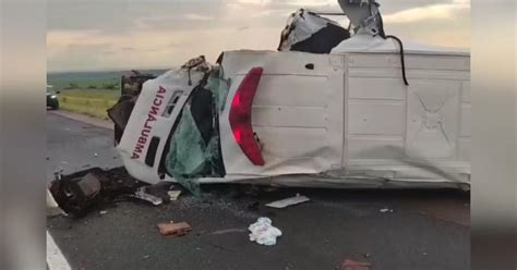 Trágico acidente entre ambulância e caminhão deixa vítima fatal e