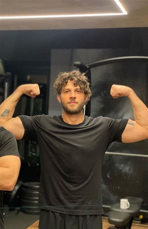 Pin De Luiz Rayan Em Vogue Masculino Fotos De Homens Garotos