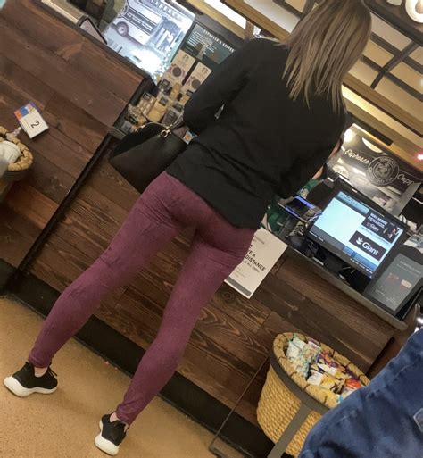 Skinny MILF Nice Gap Spandex Leggings Yoga Pants Forum