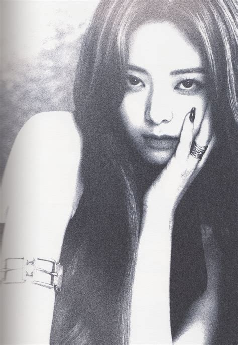 Sk On Twitter Itzy Yuna Scan Cheshire Limited Edition Https T
