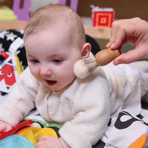 10 IDEAS DE ACTIVIDADES SENSORIALES PARA BEBÉS Hop Toys