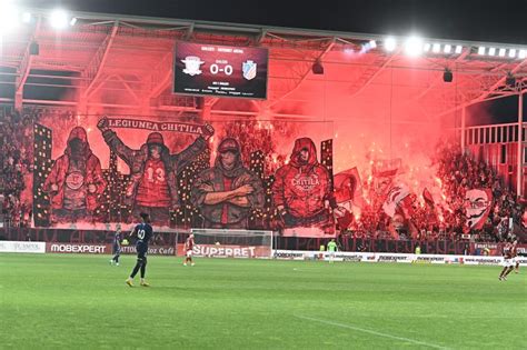 Dina Grameni Prezentat Oficial La Rapid A Semnat Pe Trei Ani