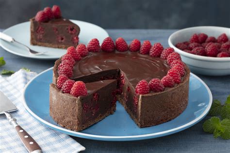 Torta Cremosa De Chocolate E Framboesas Receitas Nestl