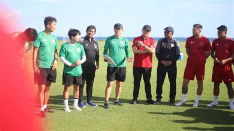 Datang Ke Bali Ketum PSSI Beri Motivasi Pada Pemain Timnas Indonesia