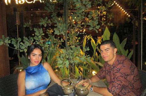 Georgina Rodr Guez Modela En Una Pasarela Y Rinde Homenaje A Cristiano