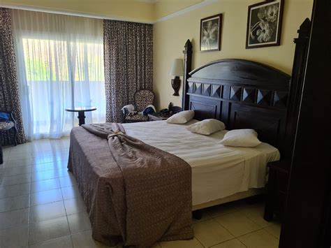 Riu Guanacaste Superior Room Bestroom One