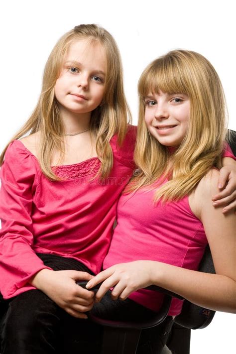 Deux Copines De Sourire D Adolescentes Photo Stock Image Du Brun