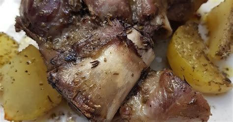 Can Joan I Sara Codillos De Cerdo Al Horno Con Patatas