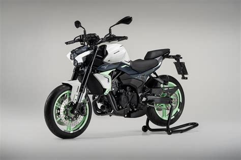 Benelli Tornado Naked Twin 500 Test Töff s Bilder technische Daten