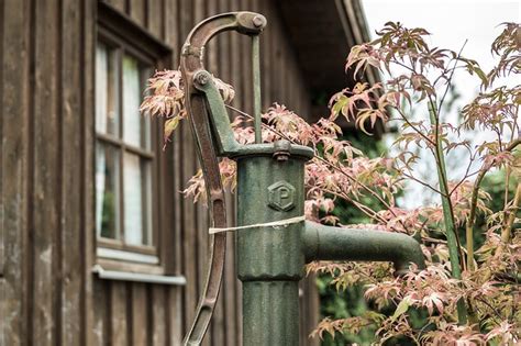 Comment choisir une pompe immergée automatique