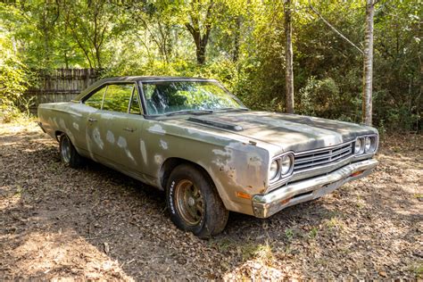 Plymouth Roadrunner Barn Finds