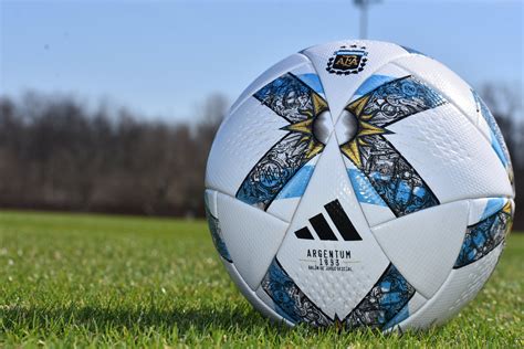 ARGENTUM 1893 ASÍ ES LA NUEVA PELOTA DE LA COPA DE LA LIGA