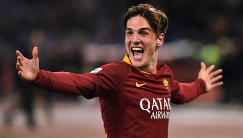 Italian Footballer Nicol Zaniolo Accidentally Reveals His Bulge During