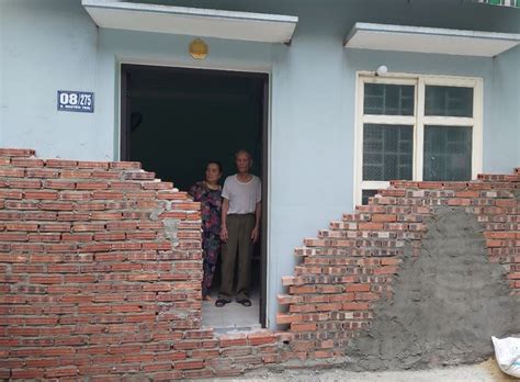 Xây tường chắn lối đi nhà hàng xóm người đàn ông bị xử phạt 7 5 triệu