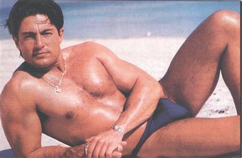 Osvaldo De Leon Desnudo