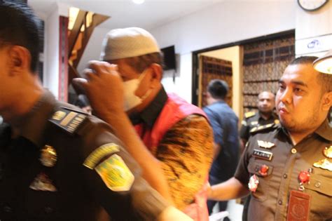 Jadi Tersangka BTT Mantan Kepala BPBD Sikka Dan Bendahara Ditahan Di