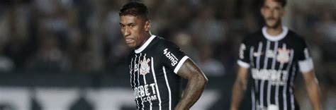 Paulinho lamenta chances perdidas em derrota do Corinthians É rever