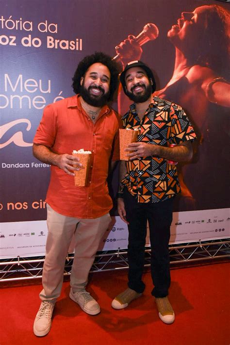 Giro de fotos Pré estreia de Meu Nome é Gal reúne elenco do filme e
