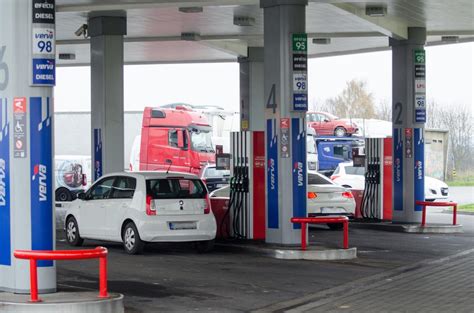 Ceny paliw w Polsce Po wątpliwościach ws działań PKN Orlen prezes