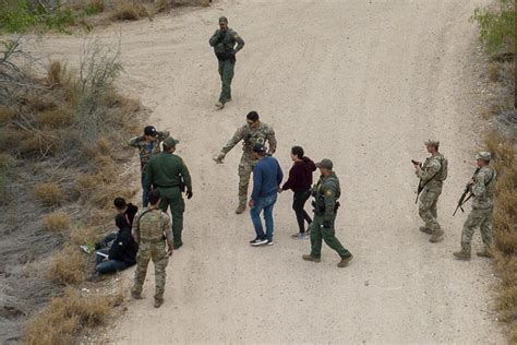 Us To Temporarily Send Troops To Mexico Border Reuters