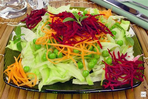 Saladas simples e saudáveis para uma refeição completa
