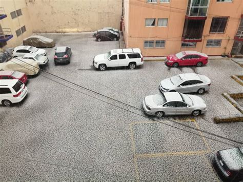 Fuerte granizada sorprendió a la ciudad de Toluca la tarde de ayer