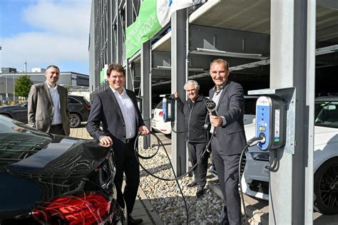 24 Ladepunkte für E Autos im Zeppelin Parkhaus installiert