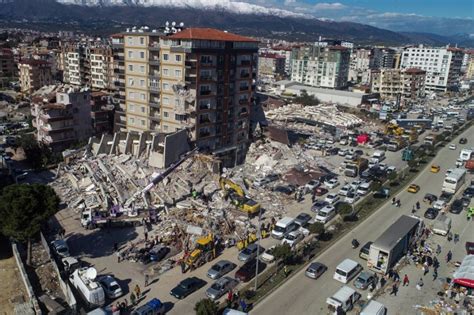 Terremoto en Turquía y Siria son más de 12 000 los muertos y siguen