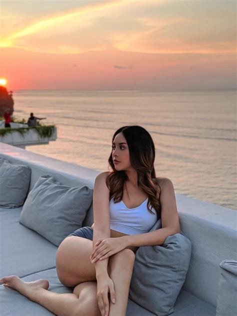 Parade Bikini Anya Geraldine Yang Super Seksi Dzargon