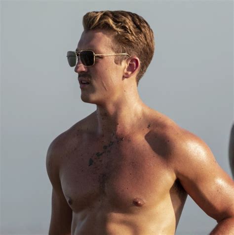 Miles Teller Top Gun Haircut