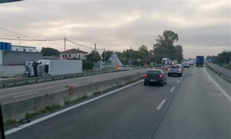 APRILIA GRAVE INCIDENTE SULLA PONTINA TIR SI RIBALTA Aprilianews It