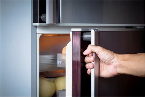 Dica Caseira Como Limpar A Borracha Da Porta Da Geladeira E Deix La