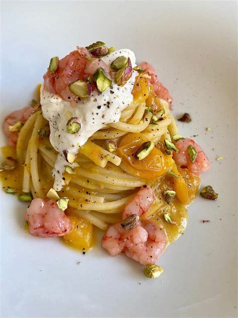 Spaghettoni Con Pomodorini Gialli Tartare Di Gamberi Rossi