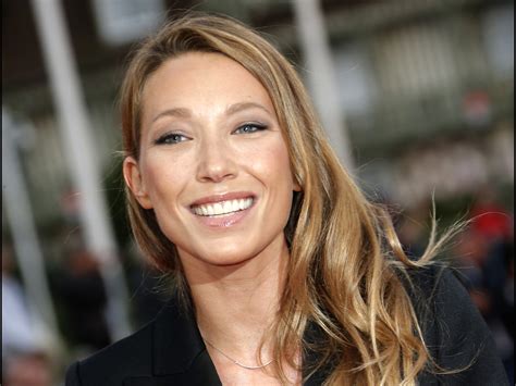 Laura Smet dévoile un cliché topless sur instagram Photos Tél