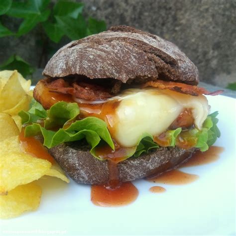 Mia s Cuisine Hambúrguer de Frango Bacon e Molho Barbecue