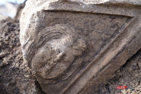 Alba Iulia Un Sarcofag Rar Vechi De 1700 De Ani Spart De Un