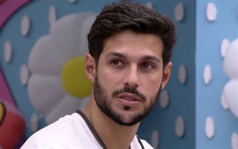 BBB 22 Rodrigo Mussi sofre grave acidente e é internado