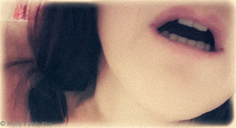 579 Molly S Daily Kiss