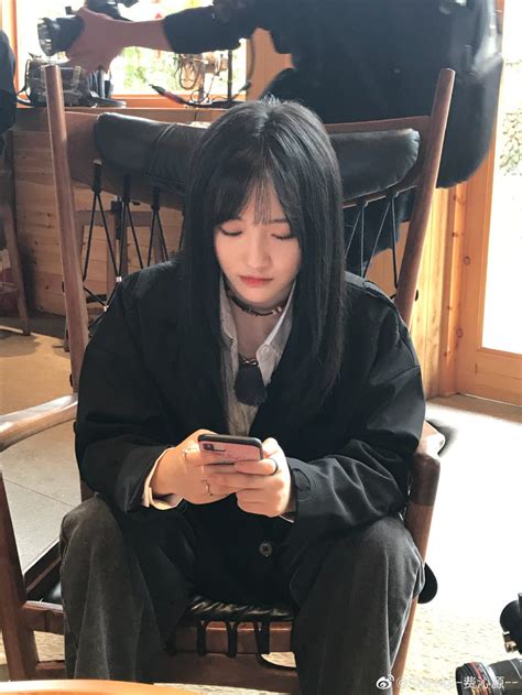 美女艺人SNH48 费沁源迷人写真美照好看