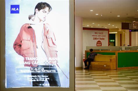 Cảnh tượng lạ bên trong những trung tâm thương mại nằm ở vị trí đắc địa